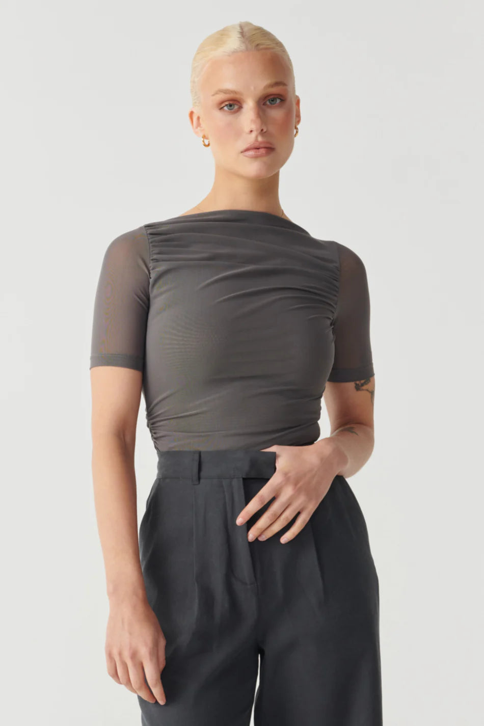 RAEF THE LABEL - EMERY SHORT SLEEVE MESH TOP (CHARCOAL)